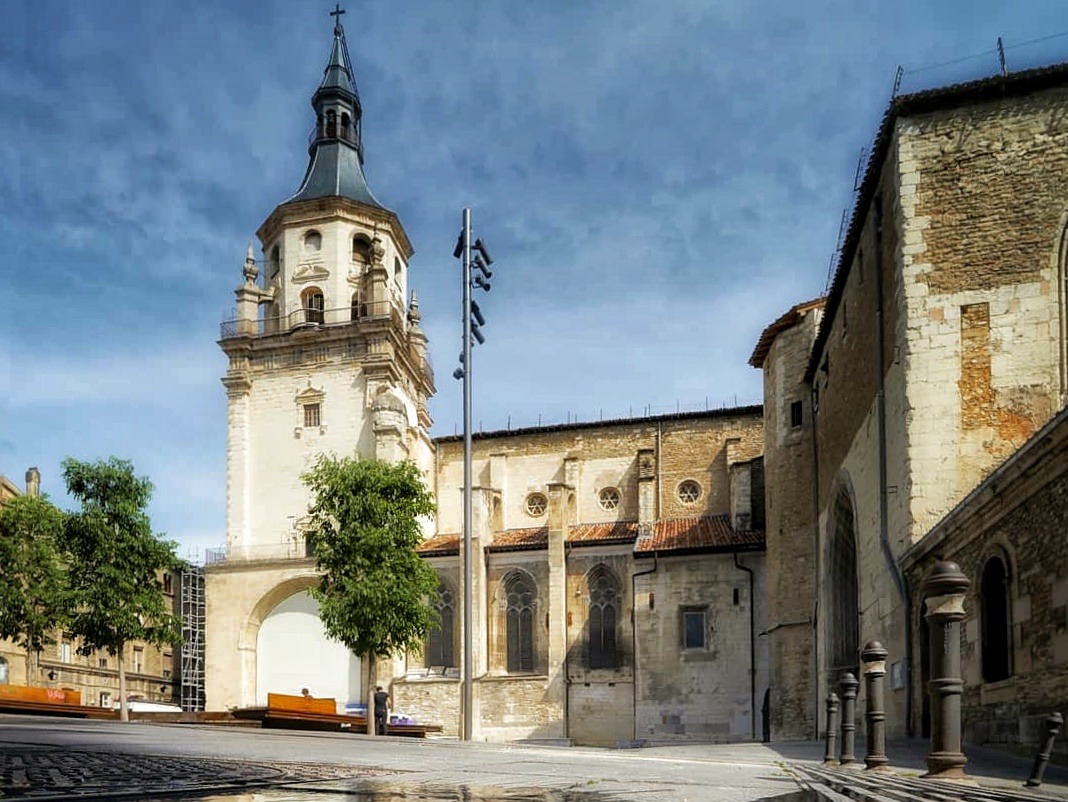 La catedral de Santa María de Vitoria: Un monumento único en el mundo ⋆ ...